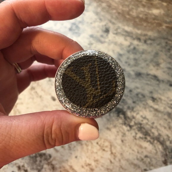 Louis Vuitton Pop Socket | semashow.com